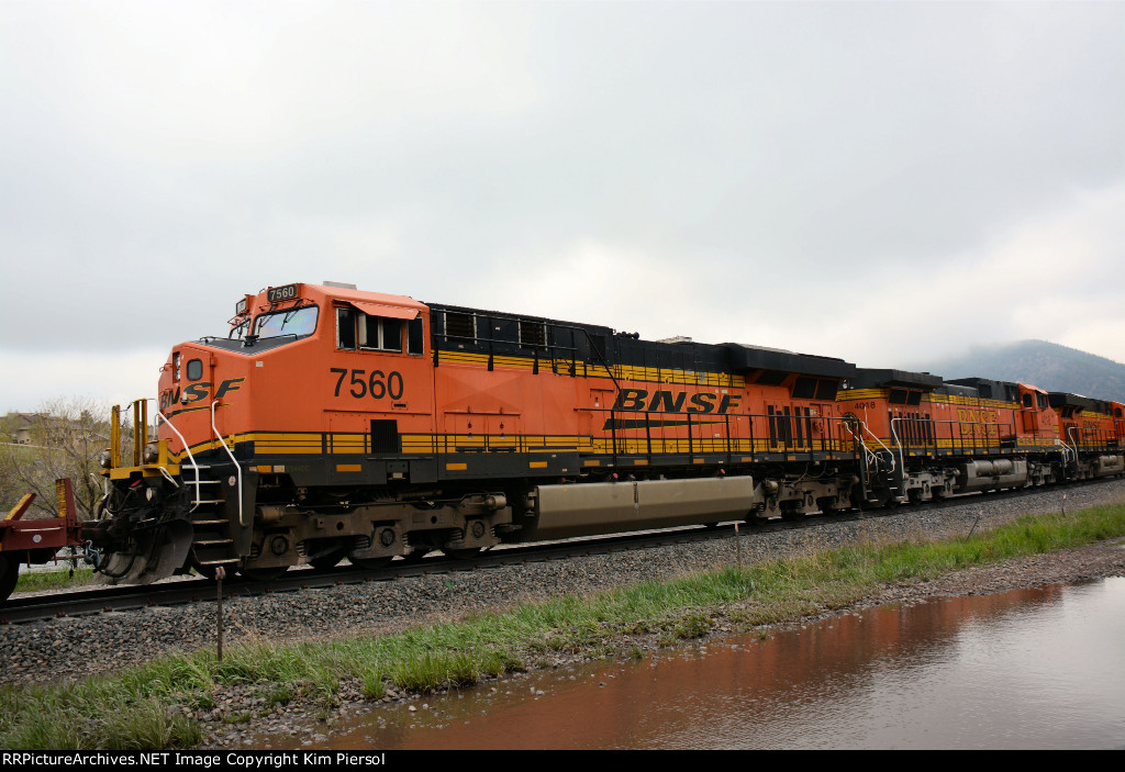 BNSF 7560